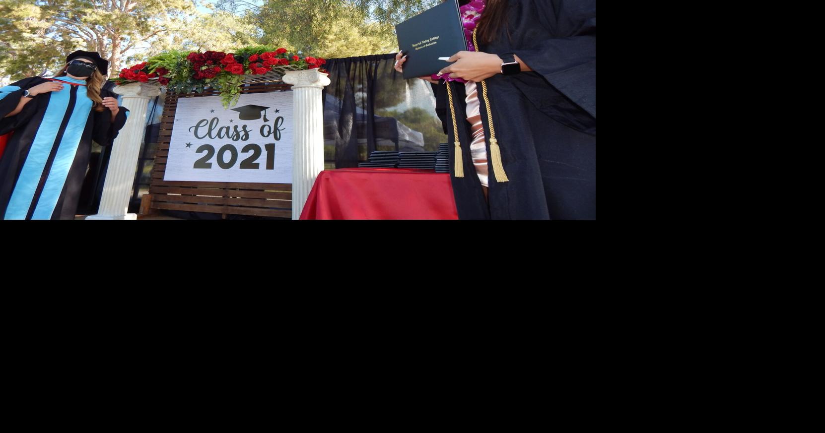 A car parade marks IVC graduation | Education | thedesertreview.com