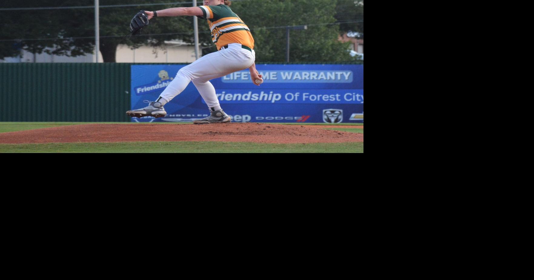 Owls stay hot, defeat Macon 12-6 | Archives | thedigitalcourier.com