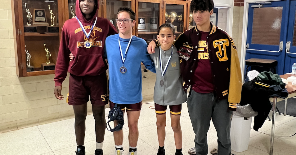 Gryphons wrestle to a strong start | Sports | thedigitalcourier.com