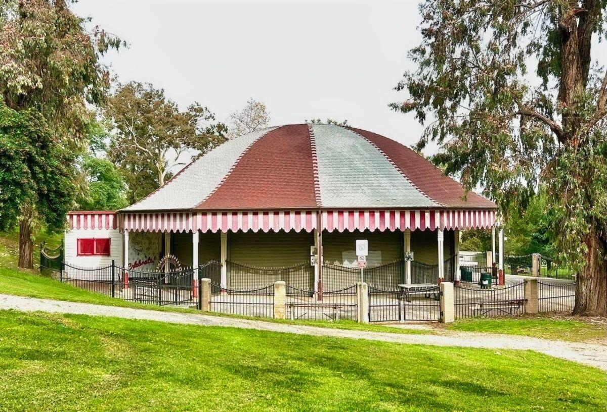 Griffith Park Carousel: Repairs, Disputes & Uncertain Future | Los ...