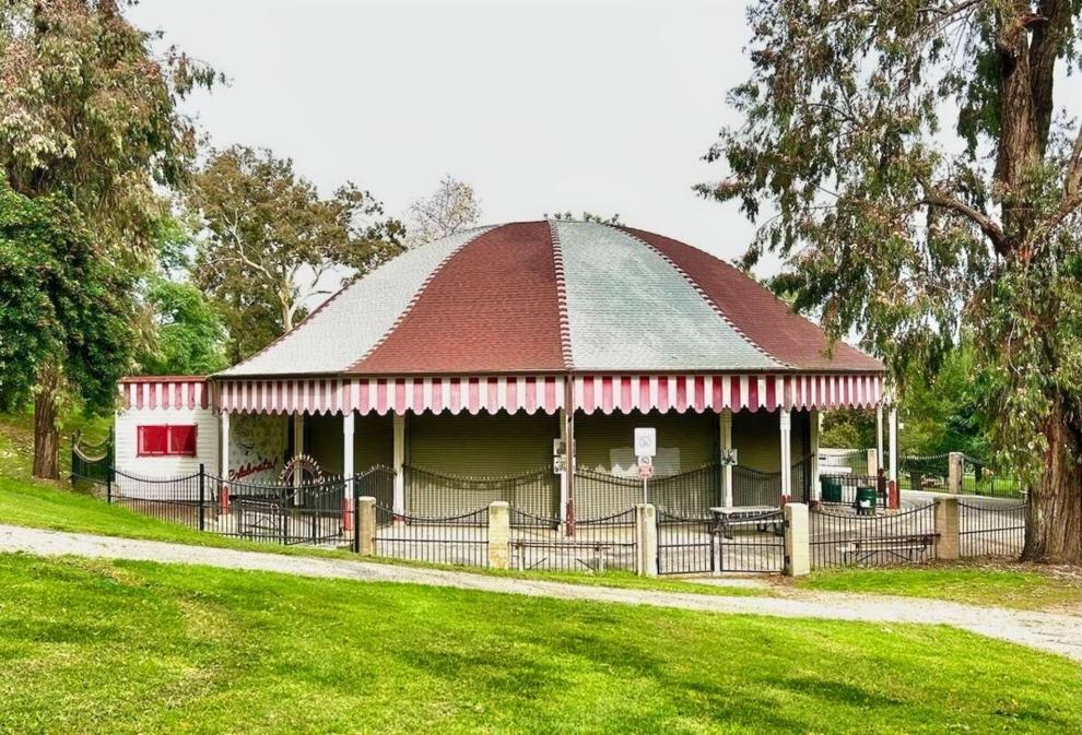Griffith Park Carousel: Repairs, Disputes & Uncertain Future | Los ...