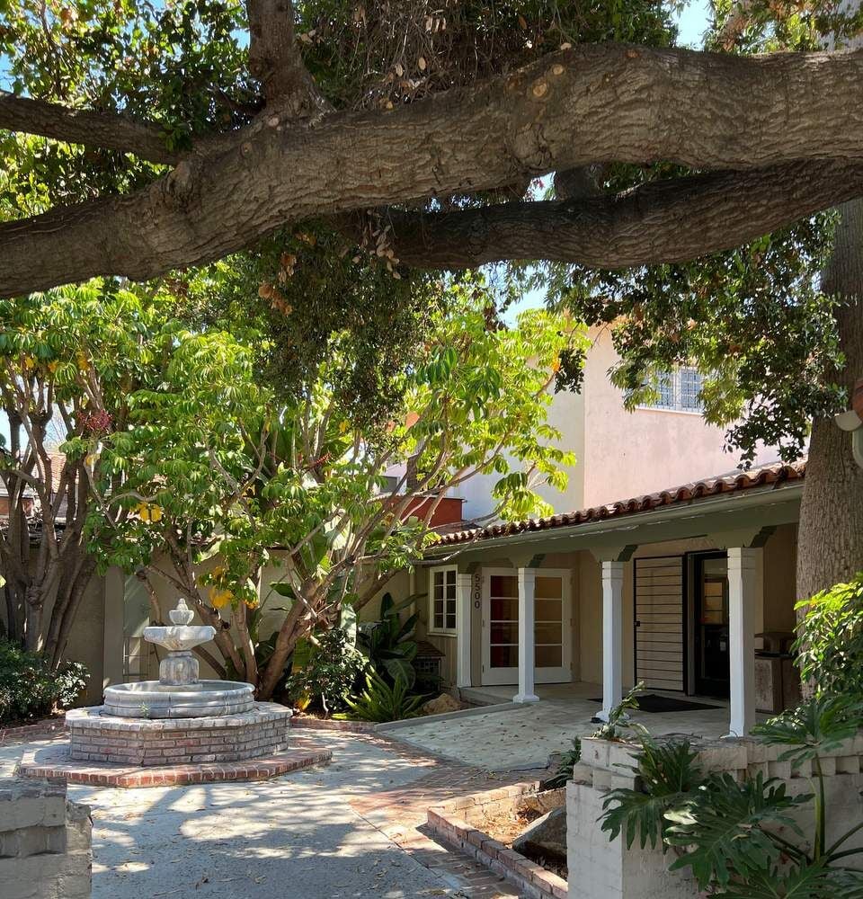 Newly restored Griffith Park Clubhouse offers a slice of country club ...
