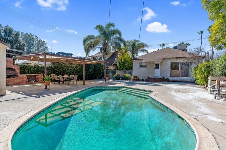 Spacious R2 zoned home & pool in Highland Park ready for your ...