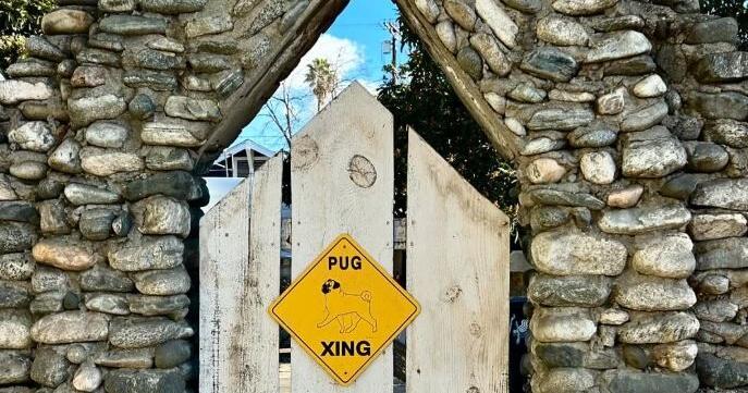 Stone arch and Pug Crossing sign in Highland Park | Scenes And ...