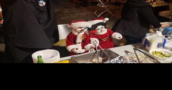 Cain Carias with his marionettes El Triste and La Smiley 600 ...