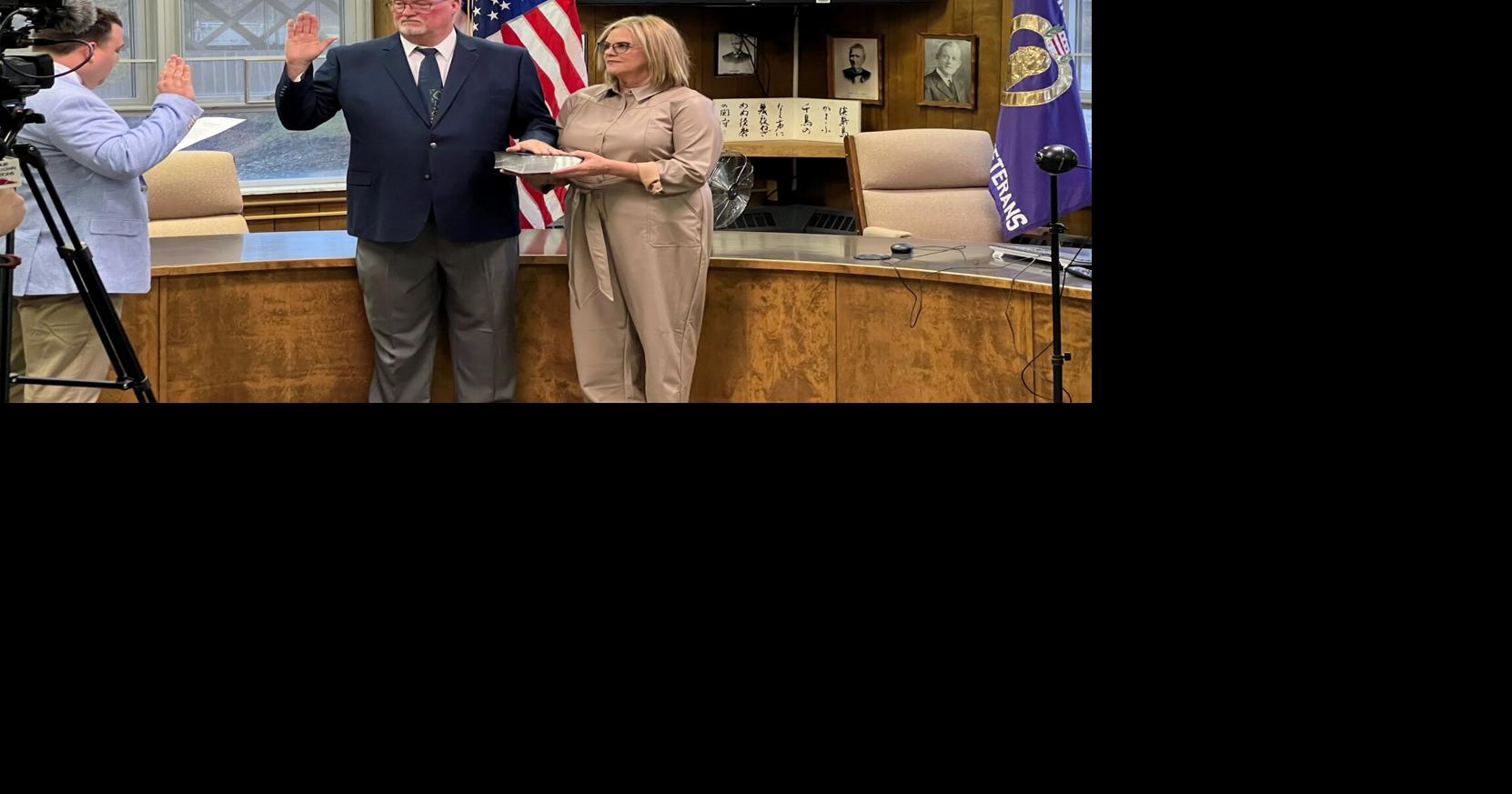 St. Marys swears in Joe Hurlburt as new mayor | News | theeveningleader.com