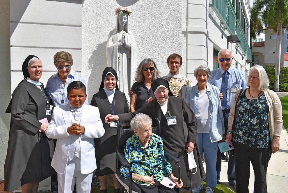 Mary crowned at Lourdes Noreen McKeen Residence | Palm Beach | thefloridacatholic.org