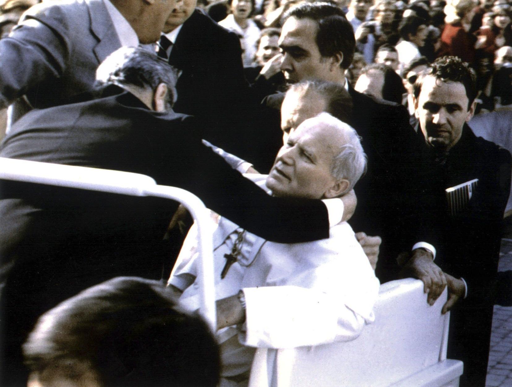A silent life behind three popes: Farewell to Angelo Gugel, the iconic ...