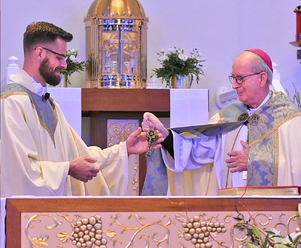Pastors receive jubilant receptions | Orlando | thefloridacatholic.org