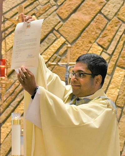Pastors receive jubilant receptions | Orlando | thefloridacatholic.org
