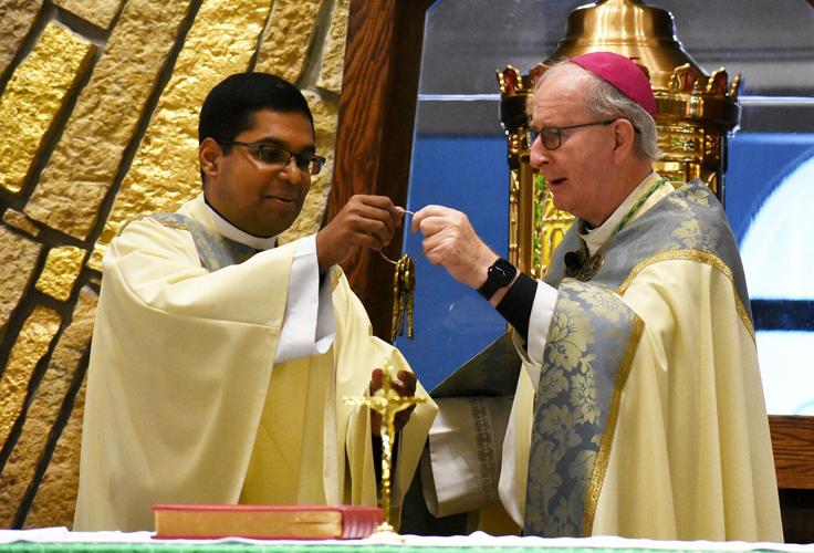 Pastors receive jubilant receptions | Orlando | thefloridacatholic.org
