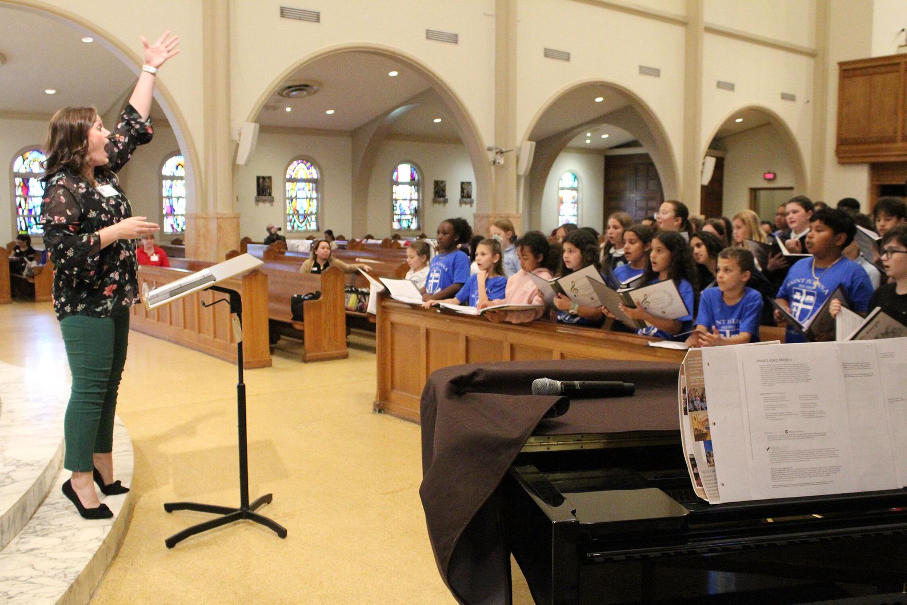 Jóvenes cantantes se reúnen en Miami para el festival Pueri Cantores ...