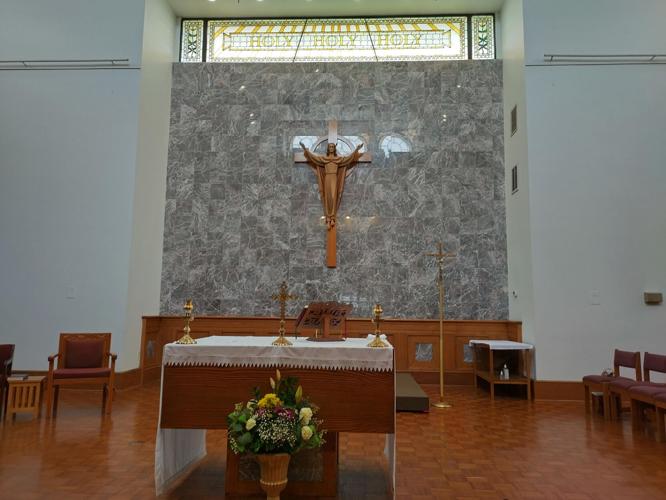 Sanctuary renovation highlights altar | Orlando | thefloridacatholic.org