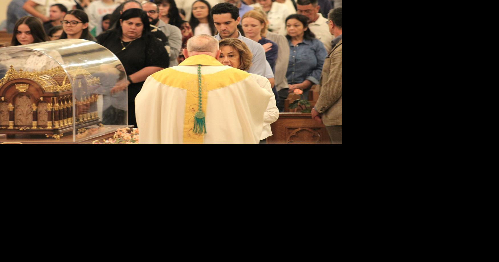 Thousands of pilgrims visit first-class relics | Miami ...