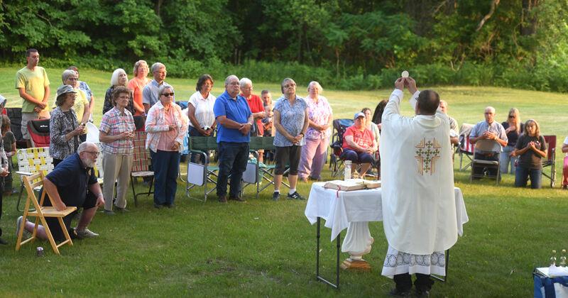 Outdoor Mass helps Minnesota parishioners slow down, get to know each ...