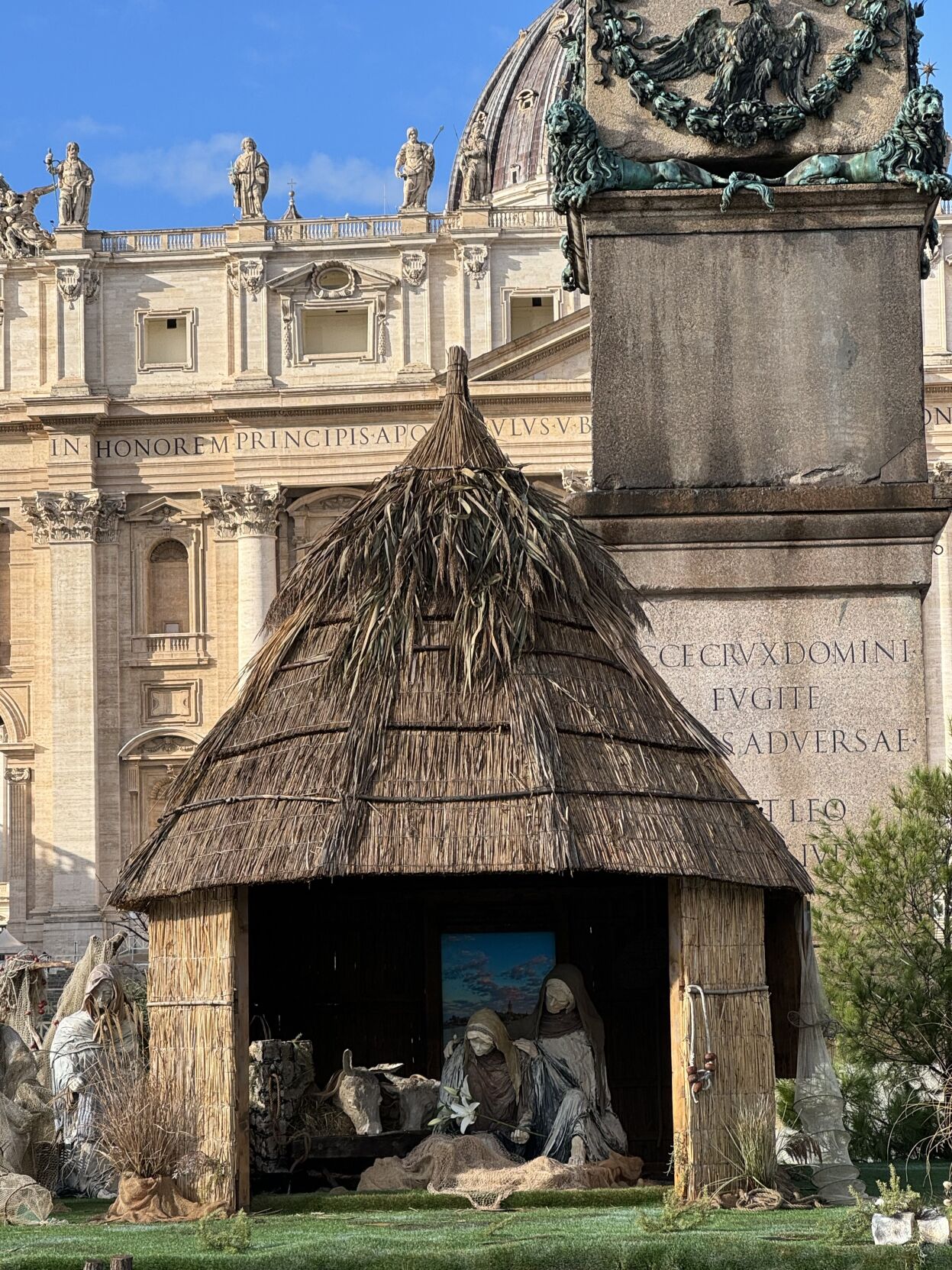 Thanking donors for Vatican creche, Christmas tree, pope prays for ...