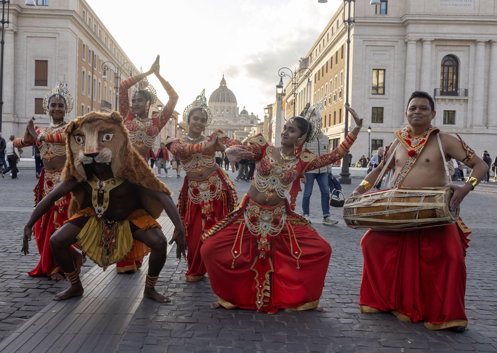 'Hope does not disappoint:' A Jubilee for the history books | Faith ...