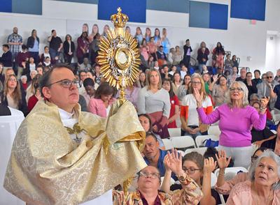 Eucharist takes center stage at Catechetical Conference | Miami ...