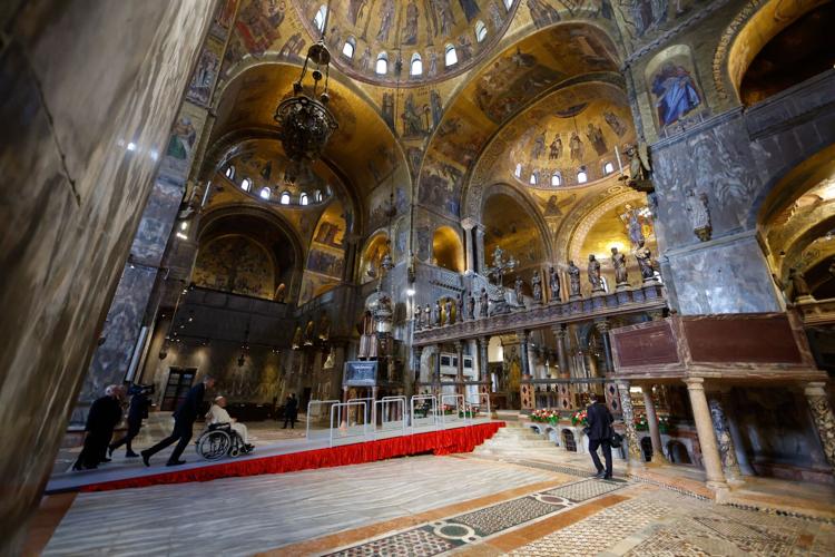 Like Venice, people are beautiful, fragile, pope says in city built on ...