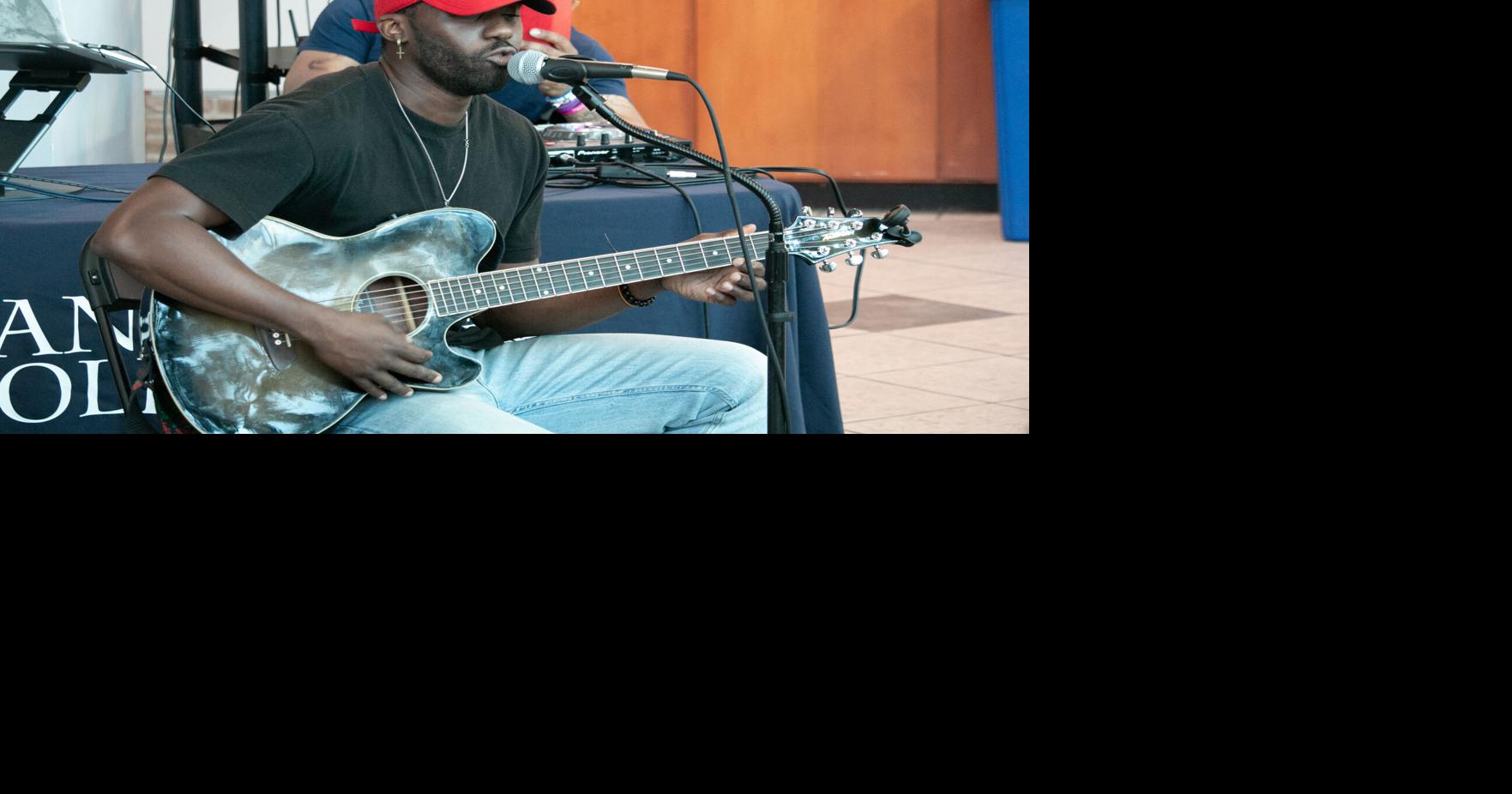 Snaps for these poetic performances: Spoken Word Night is a big hit ...