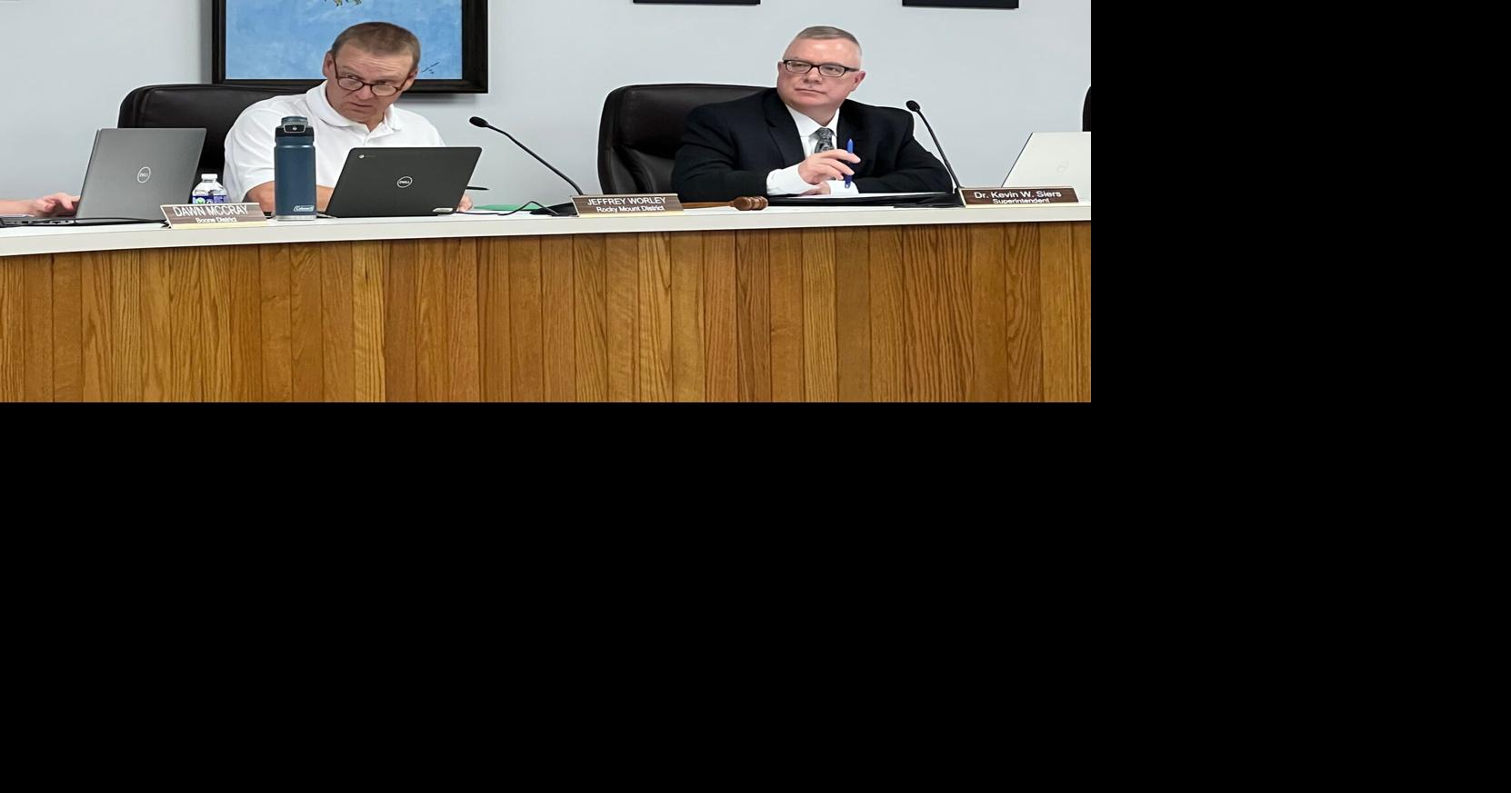 Jeff Worley named school board chairman for a second year