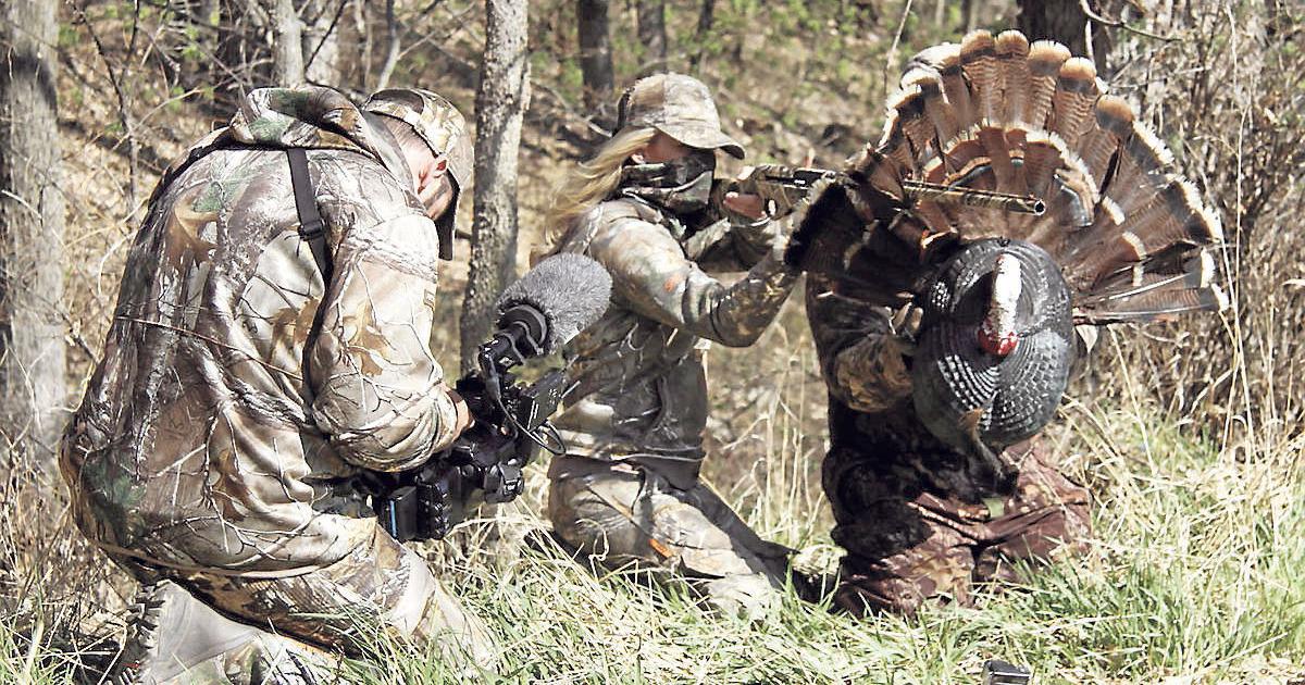 Turkey “fanning” effective way to hunt, but is it safe?