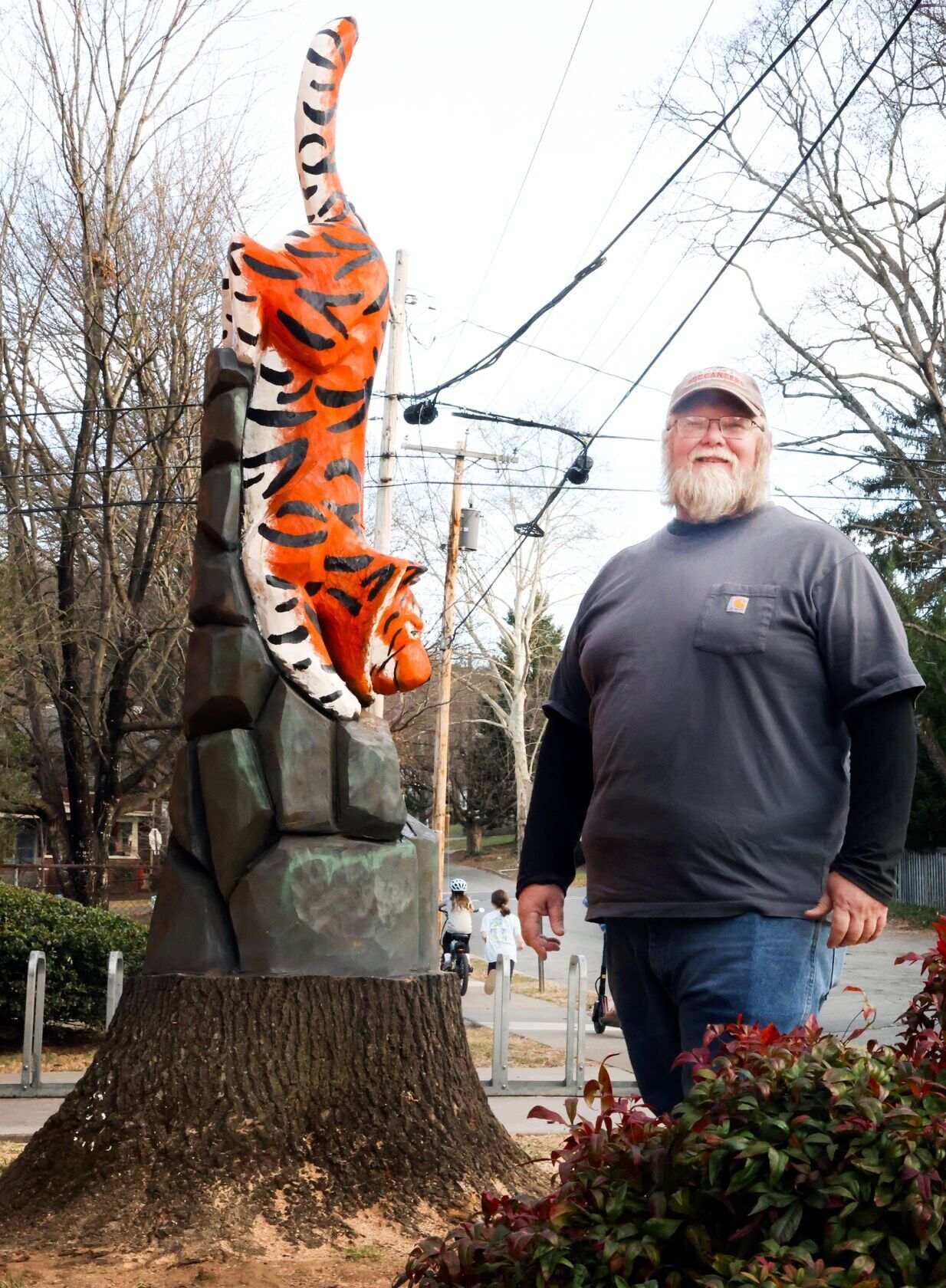 Franklin County man carves elementary school’s tiger mascot from tree trunk