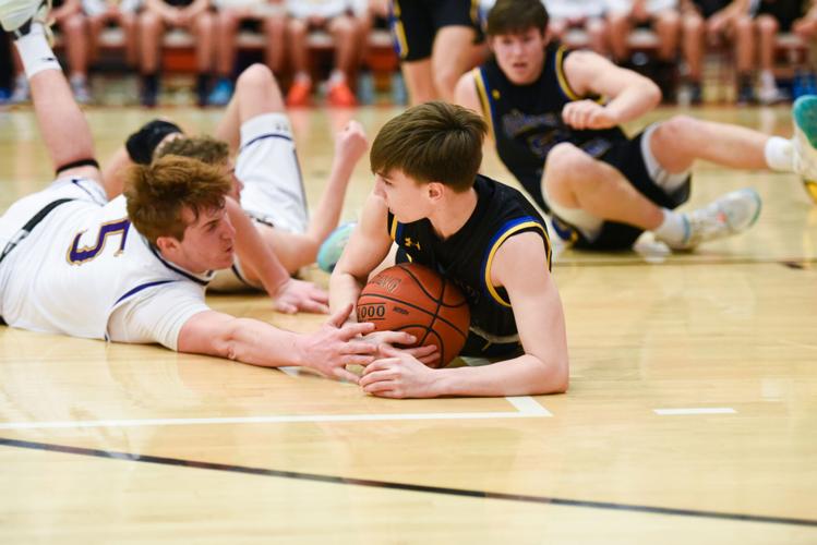 (WATCH) SEC. V BOYS BASKETBALL: York outlasts never-say-die Hornets in ...