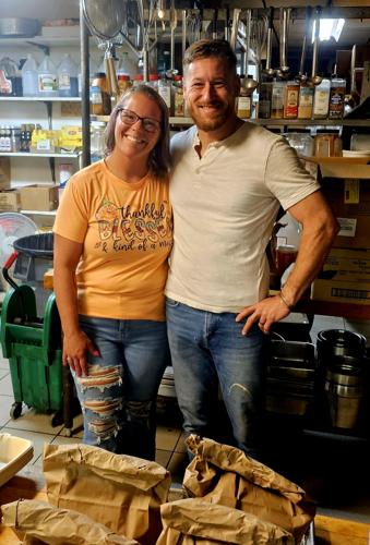 Avon restaurant serves Thanksgiving to those in need | News | thelcn.com