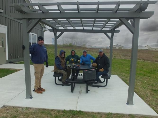 Avon mental health clinic gets useful gift, a pergola for therapy ...