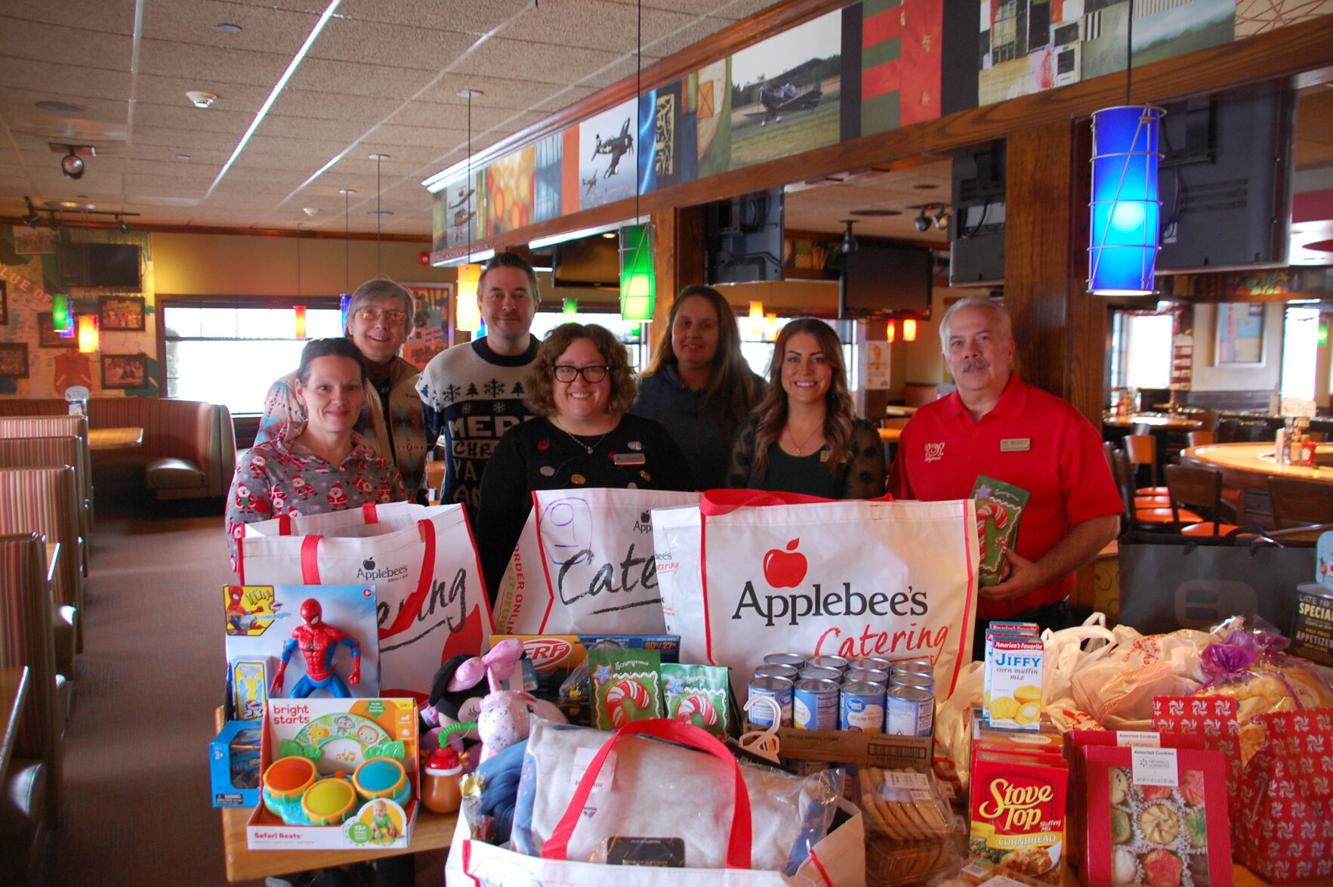 Applebee’s employees cook up holiday cheer for a 16th year | News ...