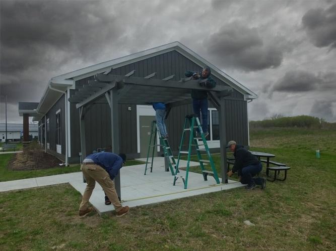 Avon mental health clinic gets useful gift, a pergola for therapy ...