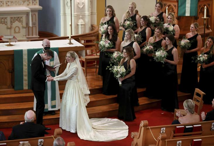 ‘It’s a lucky dress’: 8 brides in one family: all have worn same ...