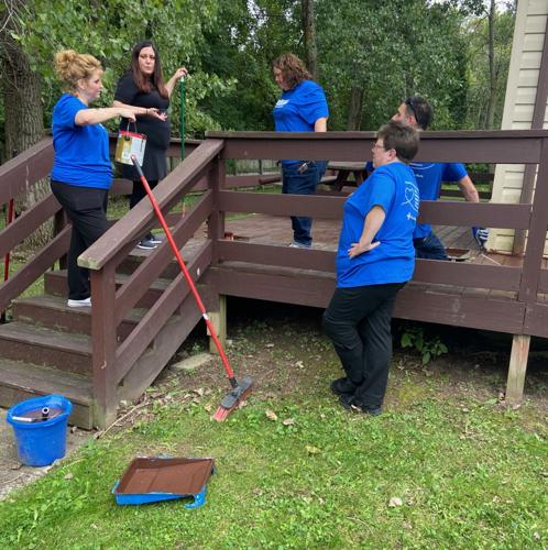 Five Star Bank volunteers aid Arc GLOW | Local News | thelcn.com