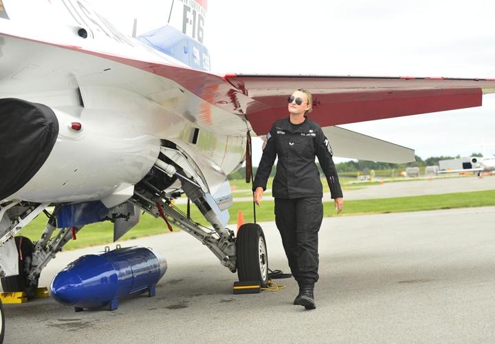 WATCH: A look at the F-16 that will fly at Batavia air show | News ...