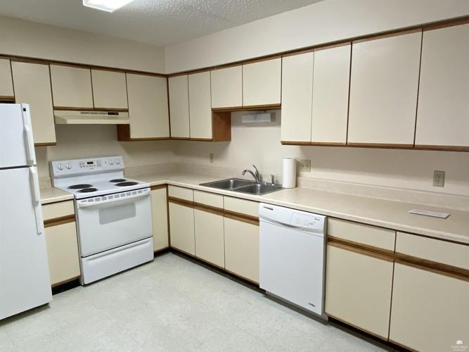 2501 CANDLE CREST, Manhattan, KS 66503 | Single-Family Houses ...