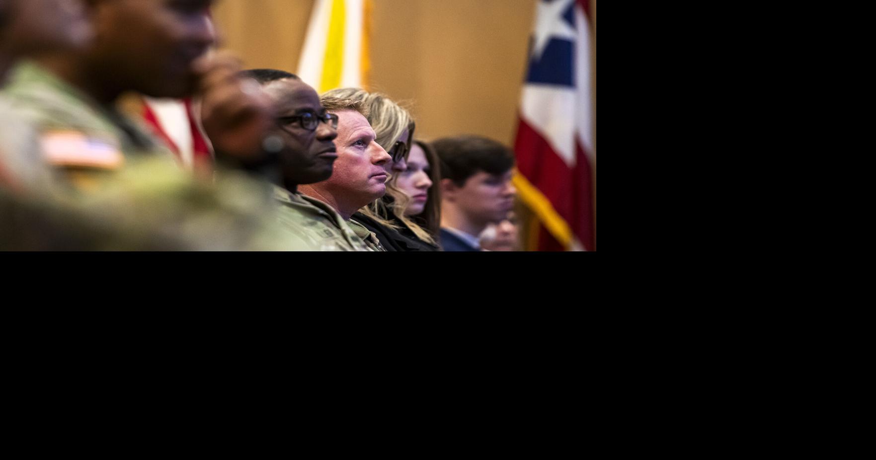 Victory with Honors ceremony held for former, current 1st ID chief of ...