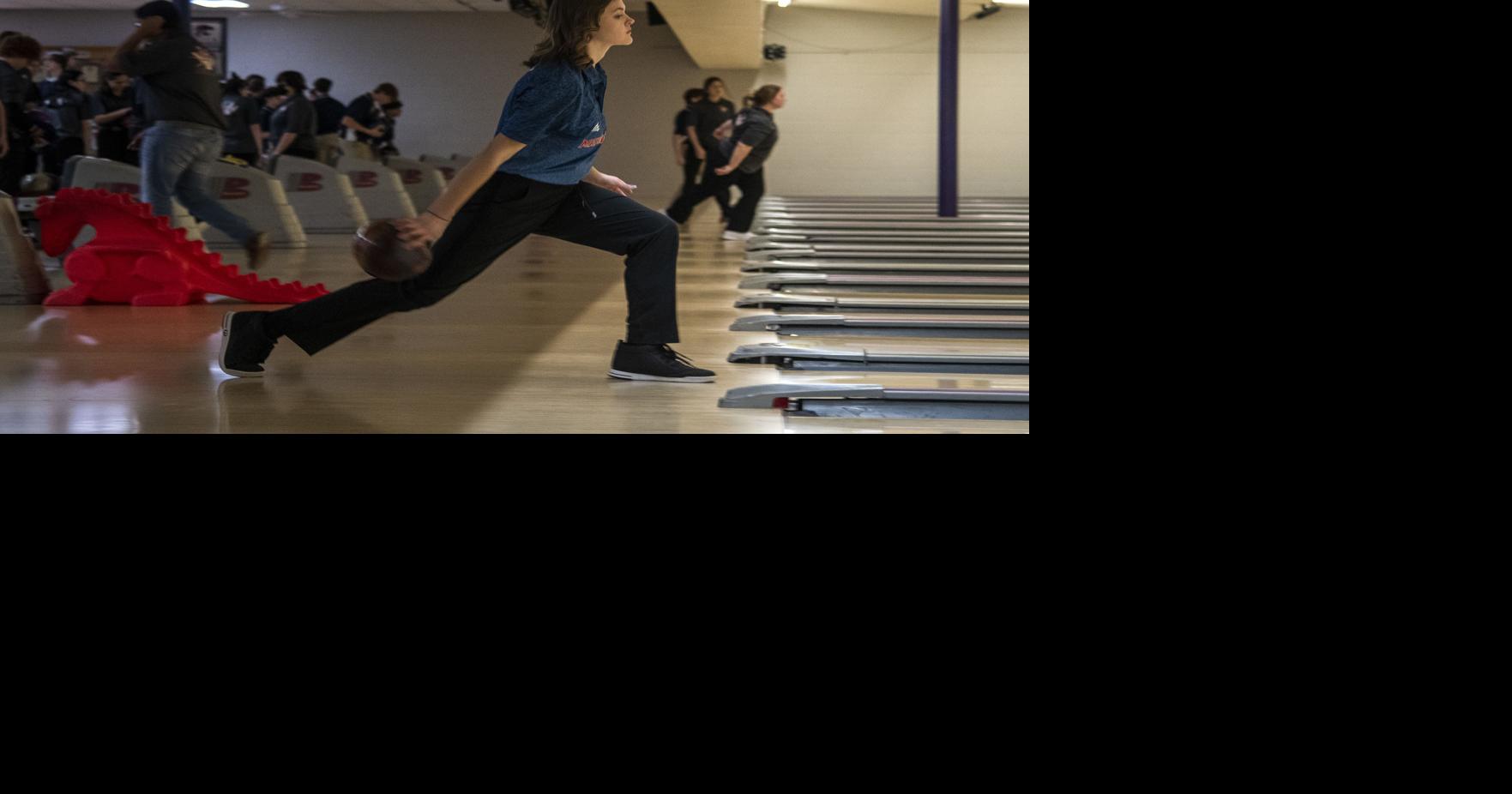Manhattan High boys' bowling wins triangular | Sports | themercury.com