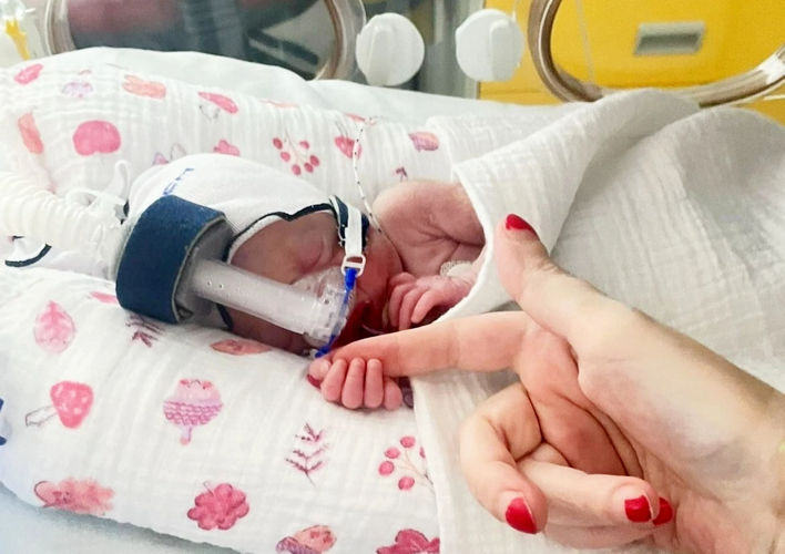 Mom reunites with premature baby after lung transplant | Health ...
