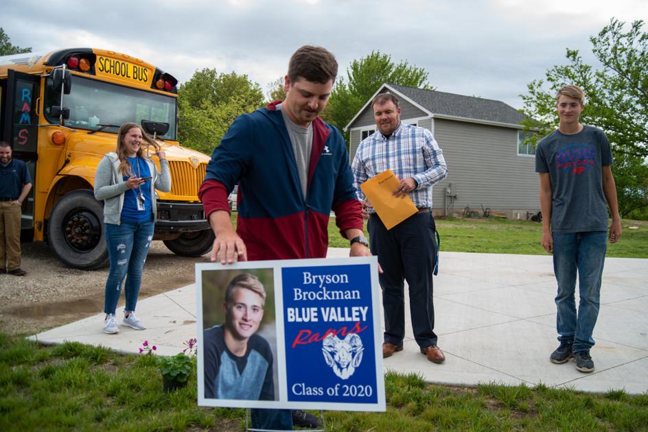Blue Valley High School Surprise Commencement | Images | themercury.com