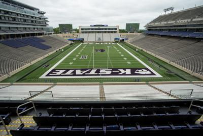 bill snyder stadium capacity