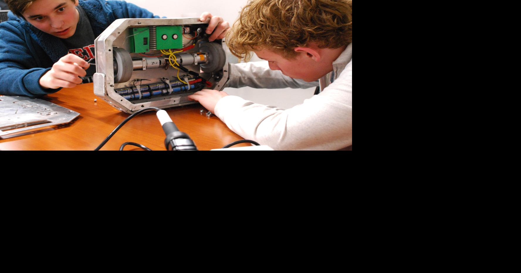 Combat robotics team qualifies for nationals | Features | themercury.com