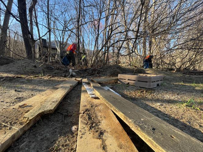 PHOTO GALLERY: Jonathan Creek cleanup | | themountaineer.com