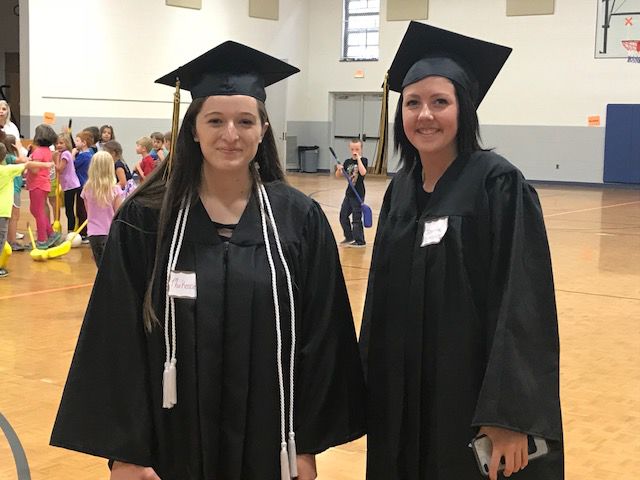 Tuscola seniors tour Jonathan Valley Elementary | Life | themountaineer.com