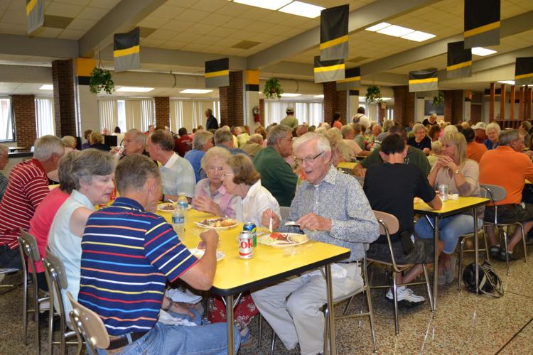 Cattlemen's beef roast ropes in great crowd | News | themountaineer.com