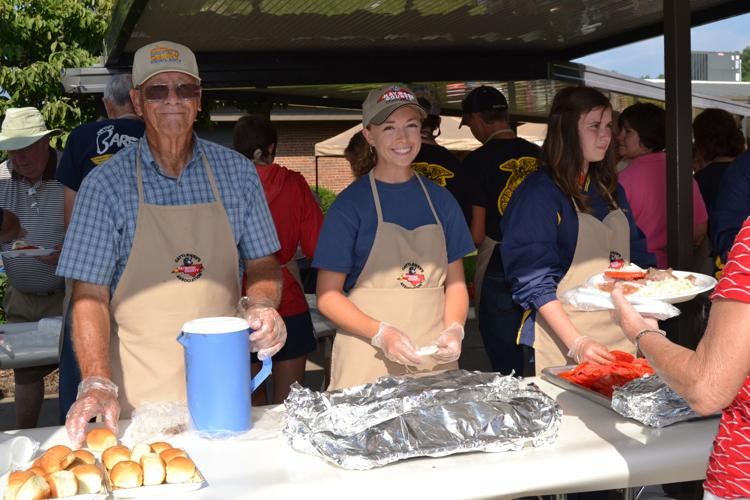 Cattlemen's beef roast ropes in great crowd | News | themountaineer.com