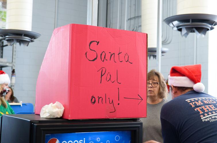 Santa Pals lend a hand | Life | themountaineer.com