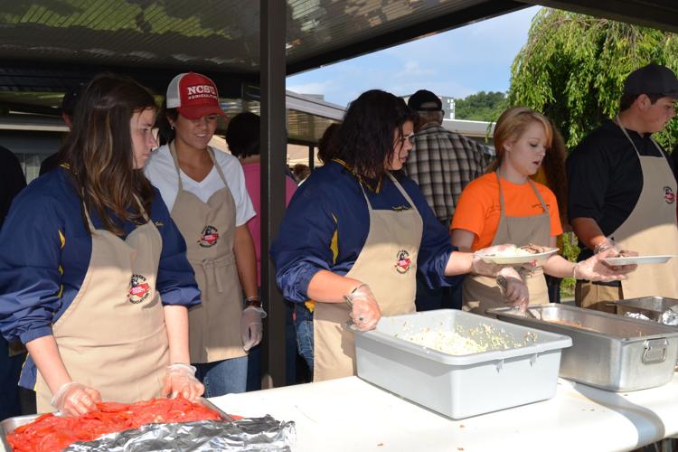 Cattlemen's beef roast ropes in great crowd | News | themountaineer.com