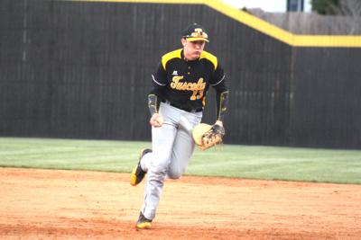 Snuffer shuts down Tuscola's sticks | Sports | themountaineer.com