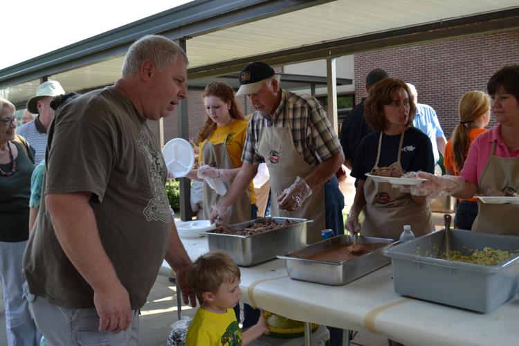 Cattlemen's beef roast ropes in great crowd | News | themountaineer.com